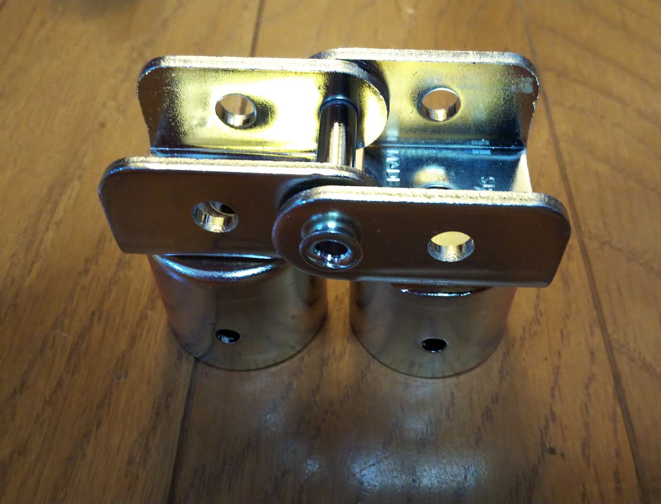 DIY イレクターパイプとメタルジョイントで折り畳みの台を追加する | よろづ